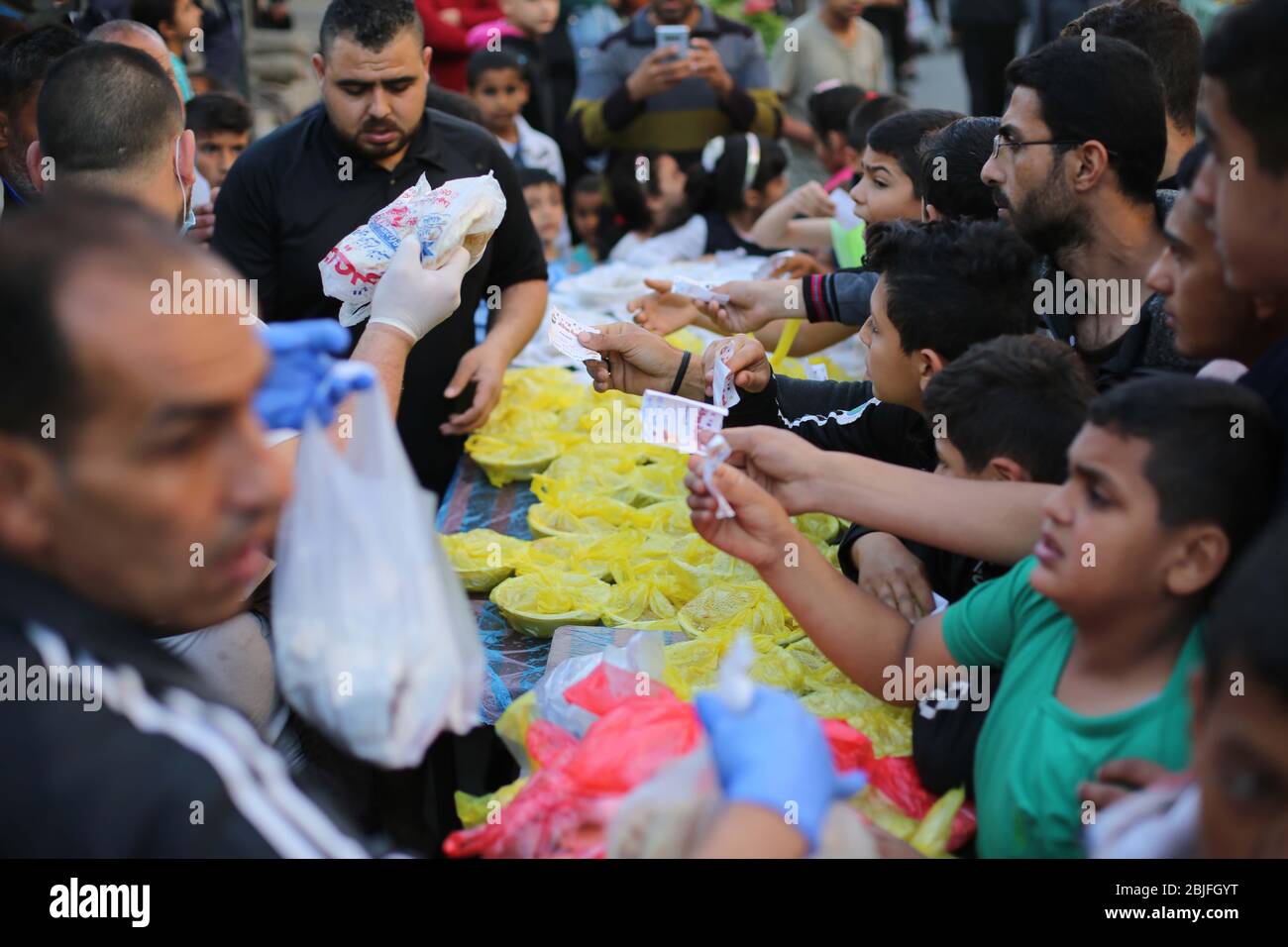 Deir El-Balah, The Gaza Strip, Palestine. 29th Apr, 2020. Palestinians ...