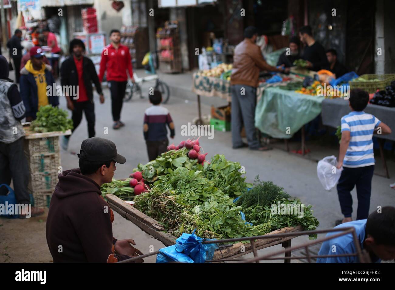 Deir El-Balah, The Gaza Strip, Palestine. 29th Apr, 2020. Palestinians ...