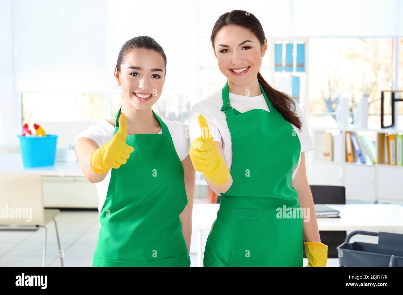 Tidying up office hi-res stock photography and images - Alamy