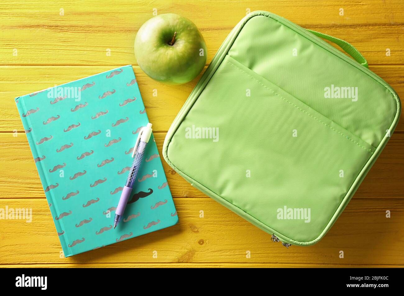 Lunch bag and box with appetizing food hi-res stock photography and ...