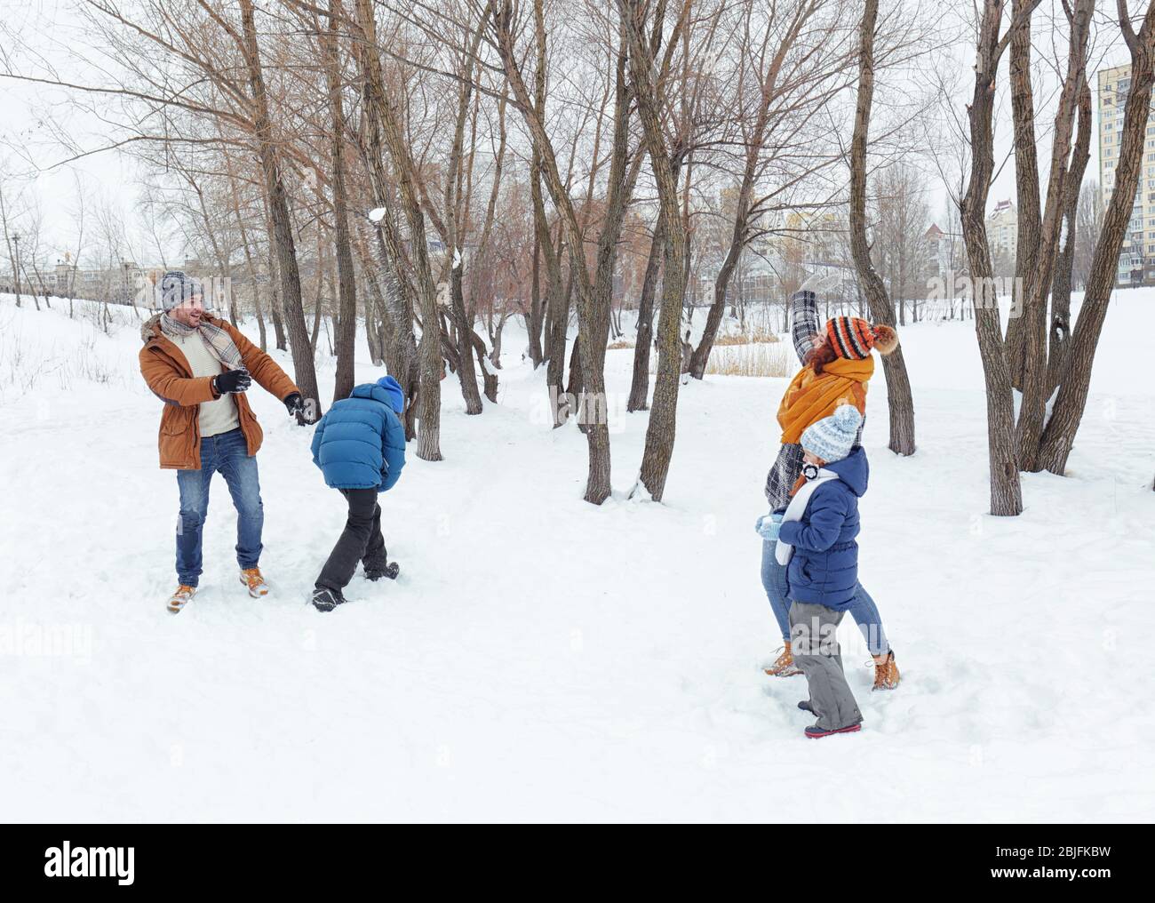 Father and daughter snowball fight hi-res stock photography and images ...