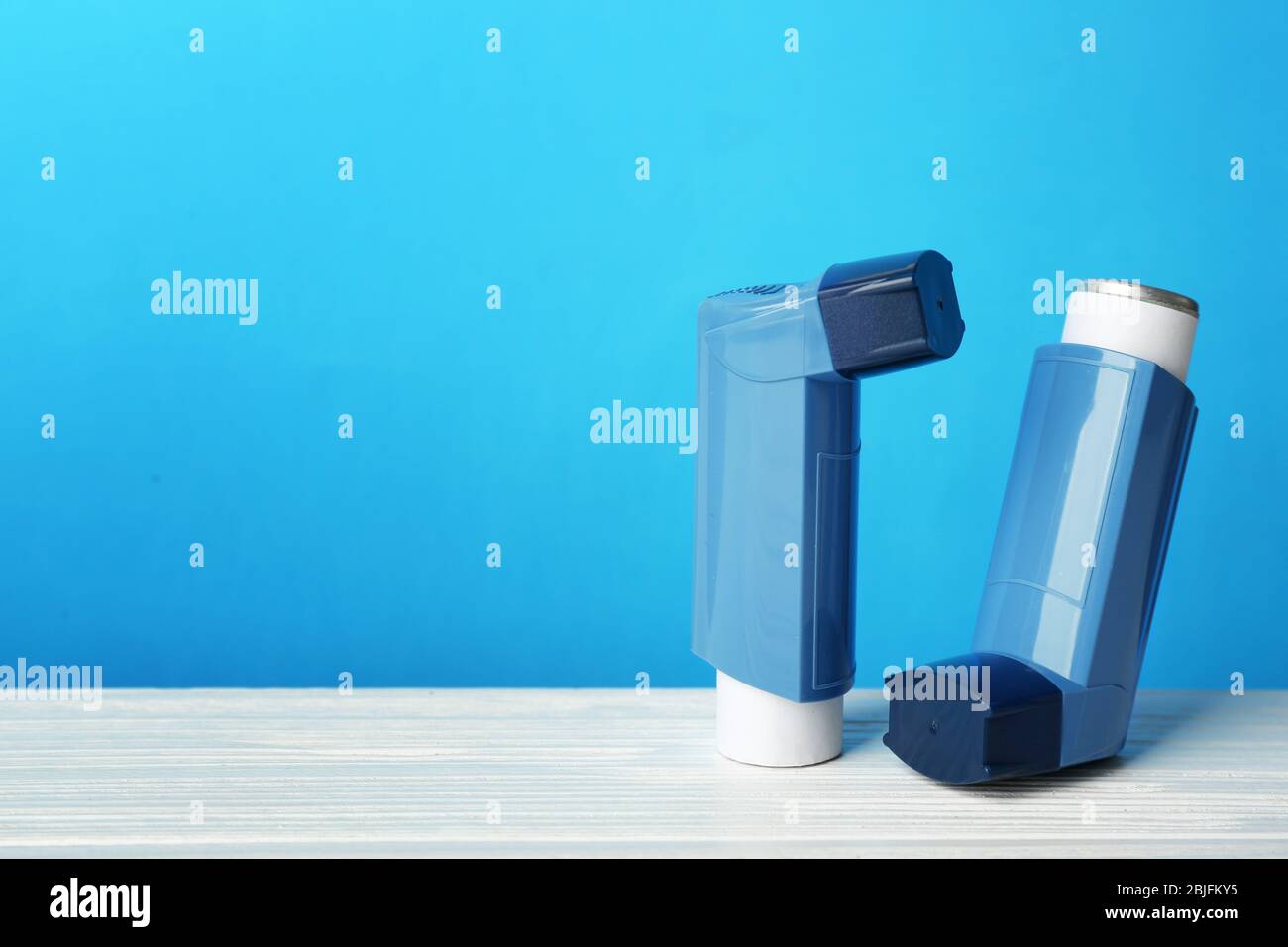 Asthma inhalers hi-res stock photography and images - Alamy