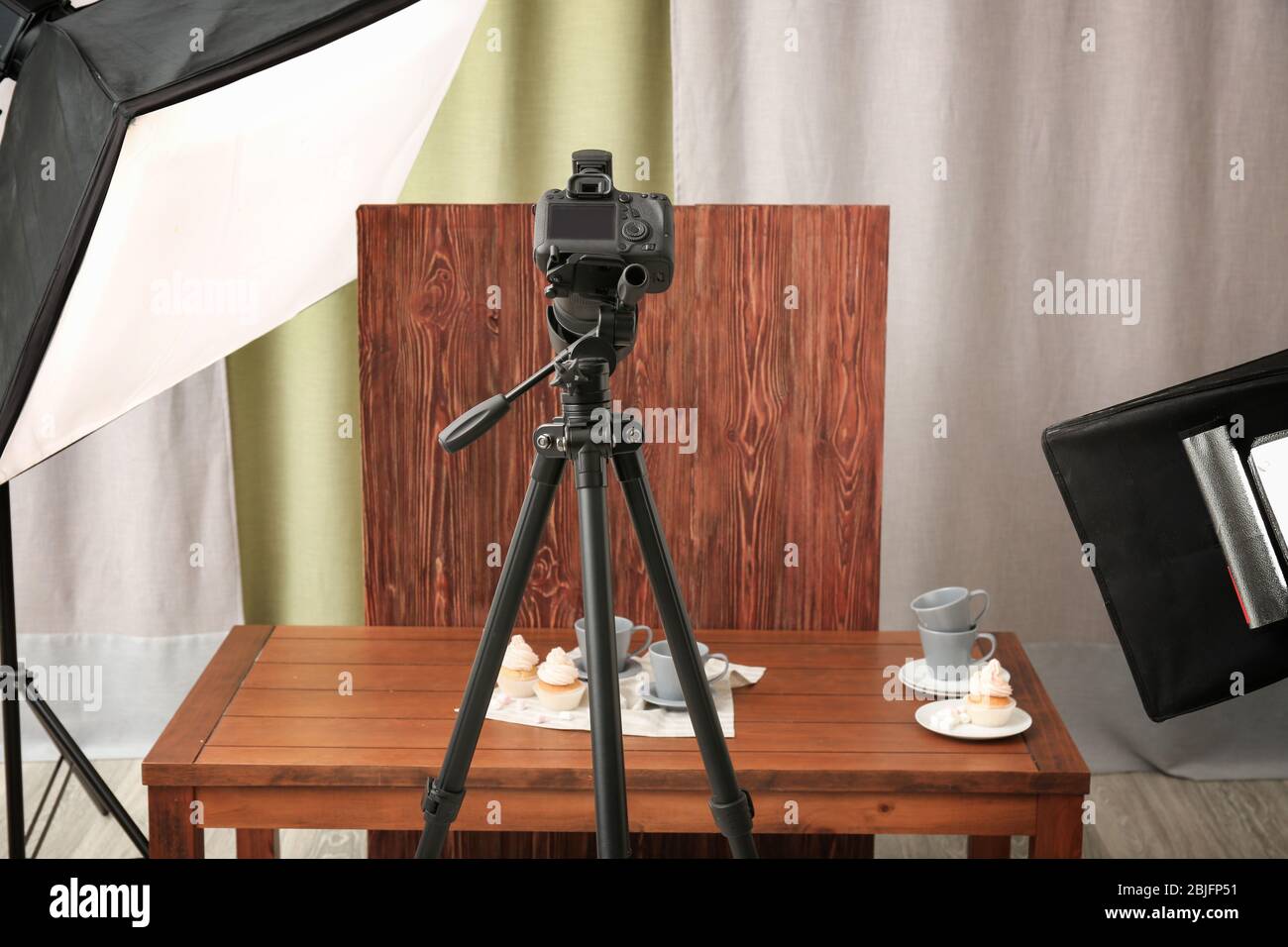 Professional camera on tripod while shooting food Stock Photo - Alamy