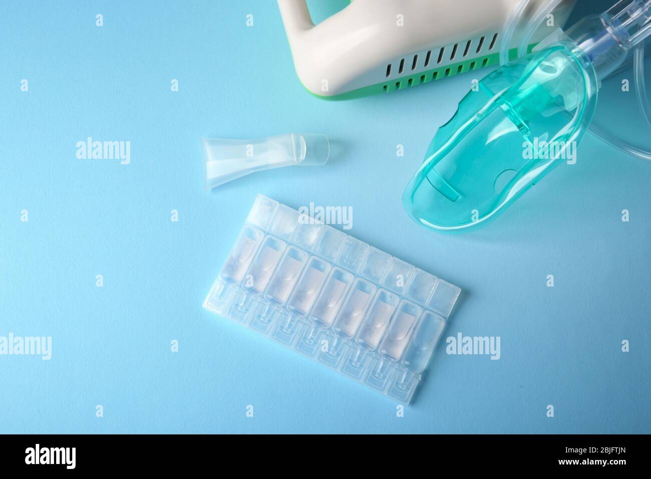 Set for inhalation therapy on color background Stock Photo - Alamy
