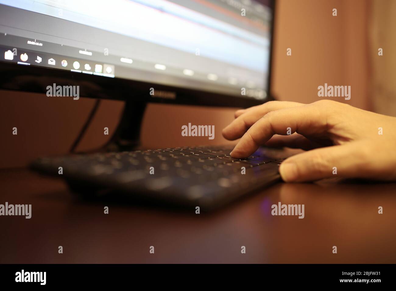 Film editing computer hi-res stock photography and images - Alamy
