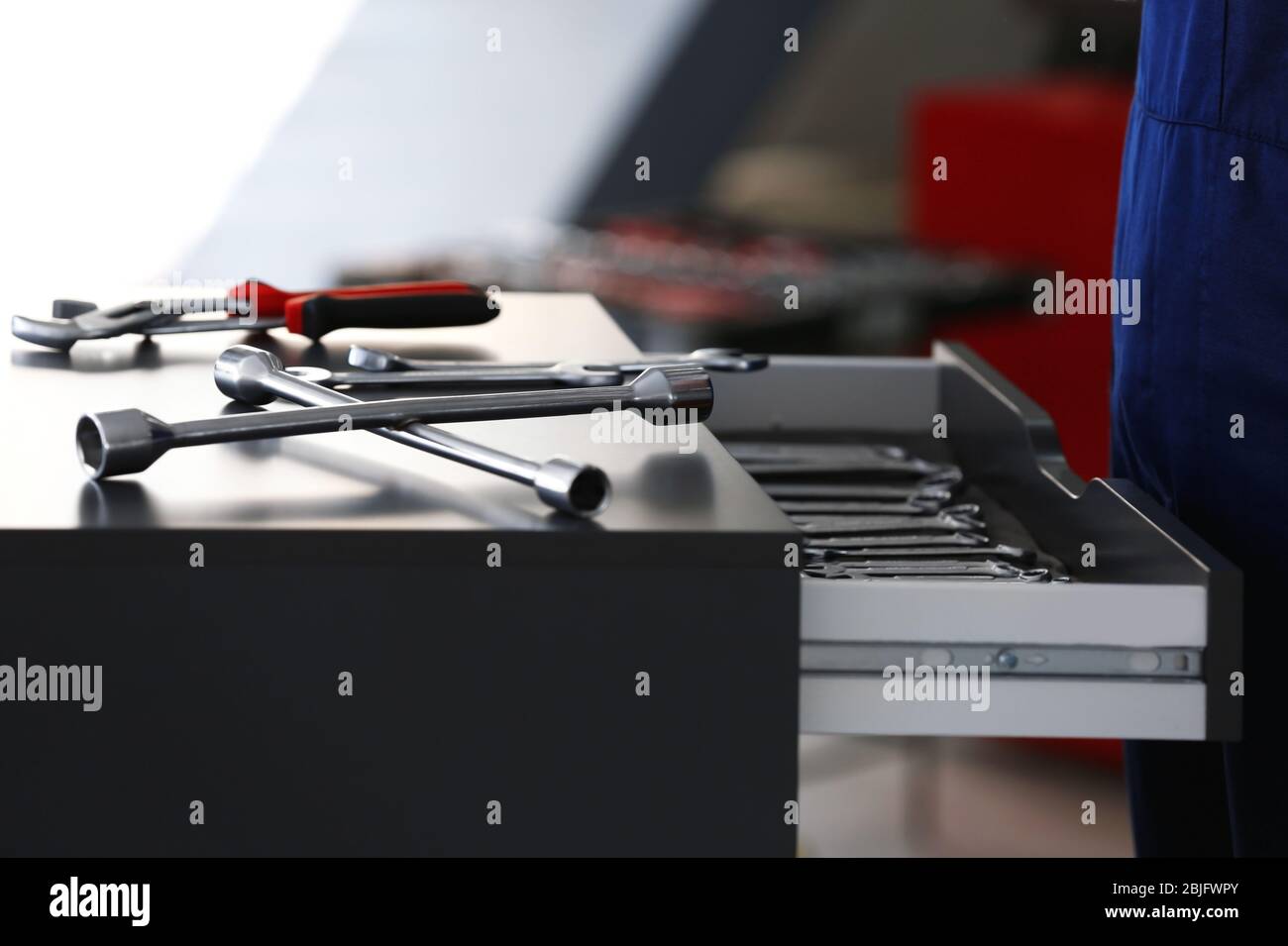 Drawer unit with tools in car repair shop Stock Photo - Alamy