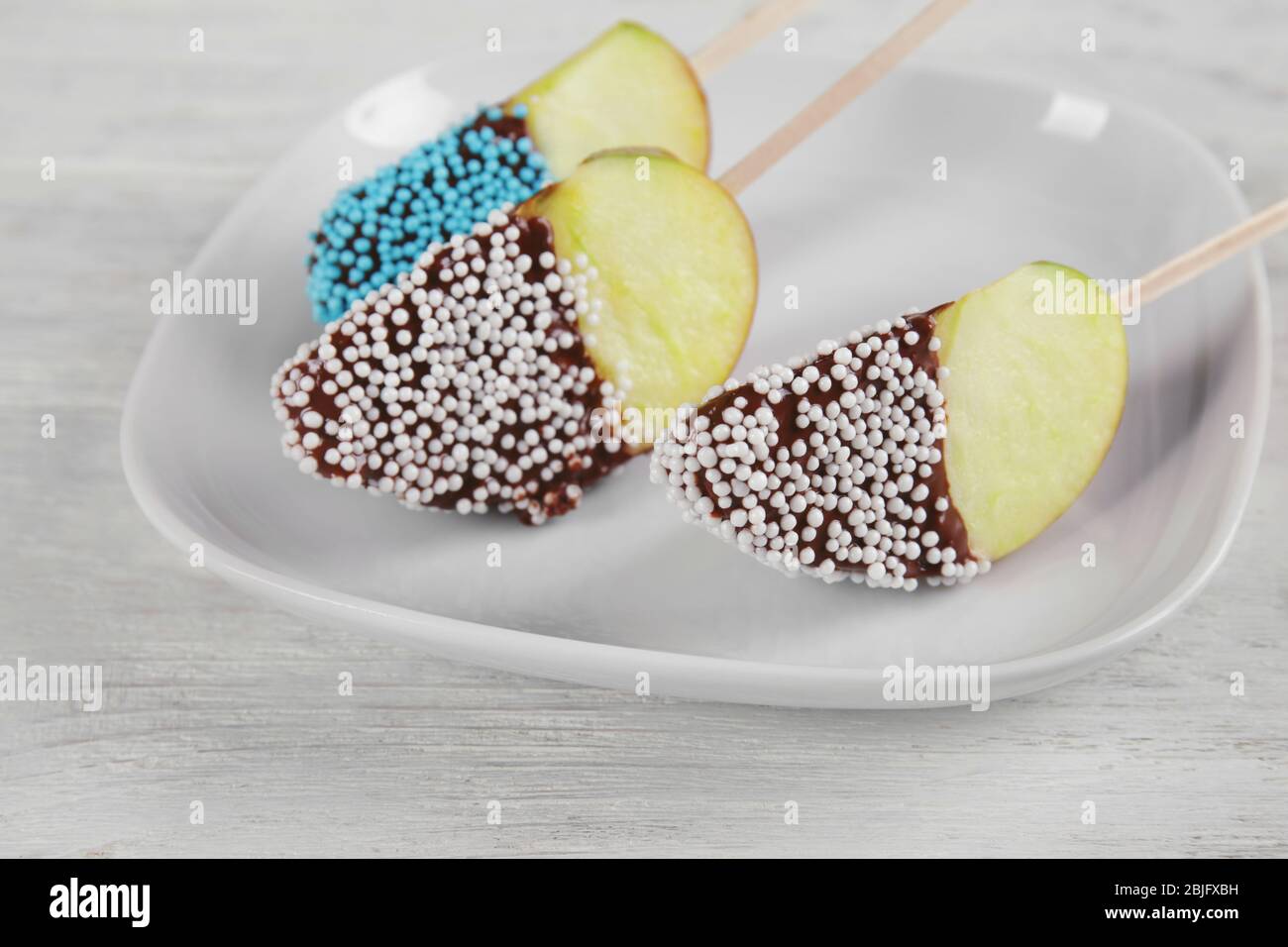 Chocolate covered caramel apple hi-res stock photography and images - Alamy