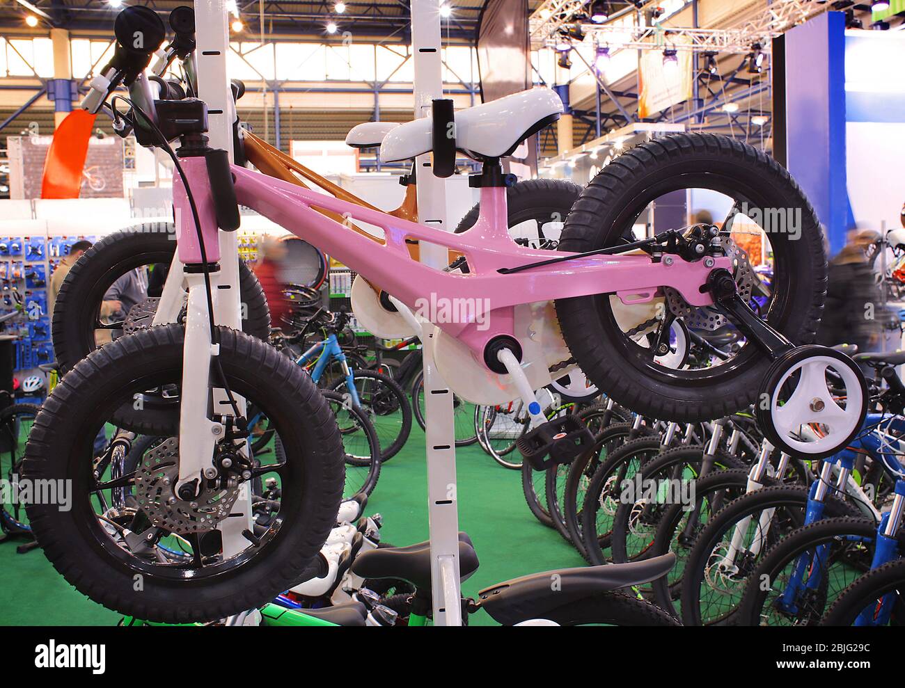 Bicycle exhibition in showroom Stock Photo - Alamy