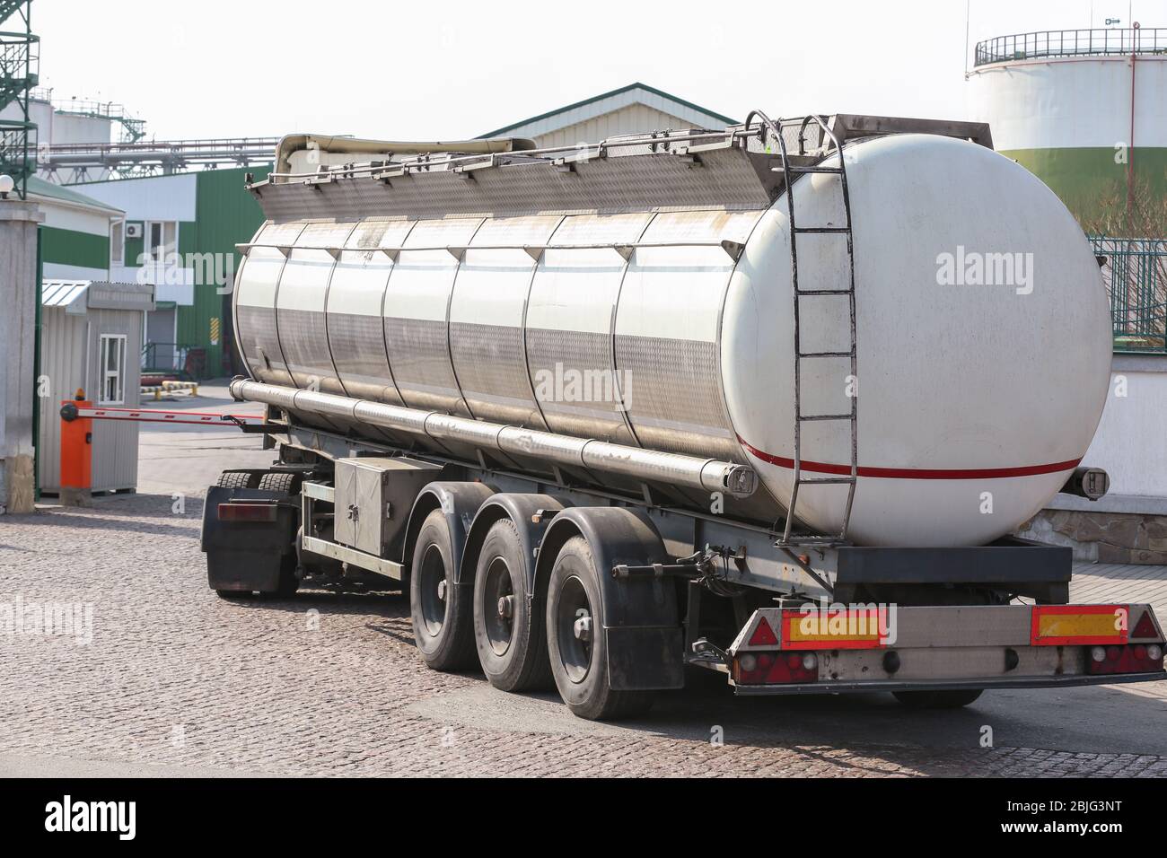 Tank car unloading hi-res stock photography and images - Alamy