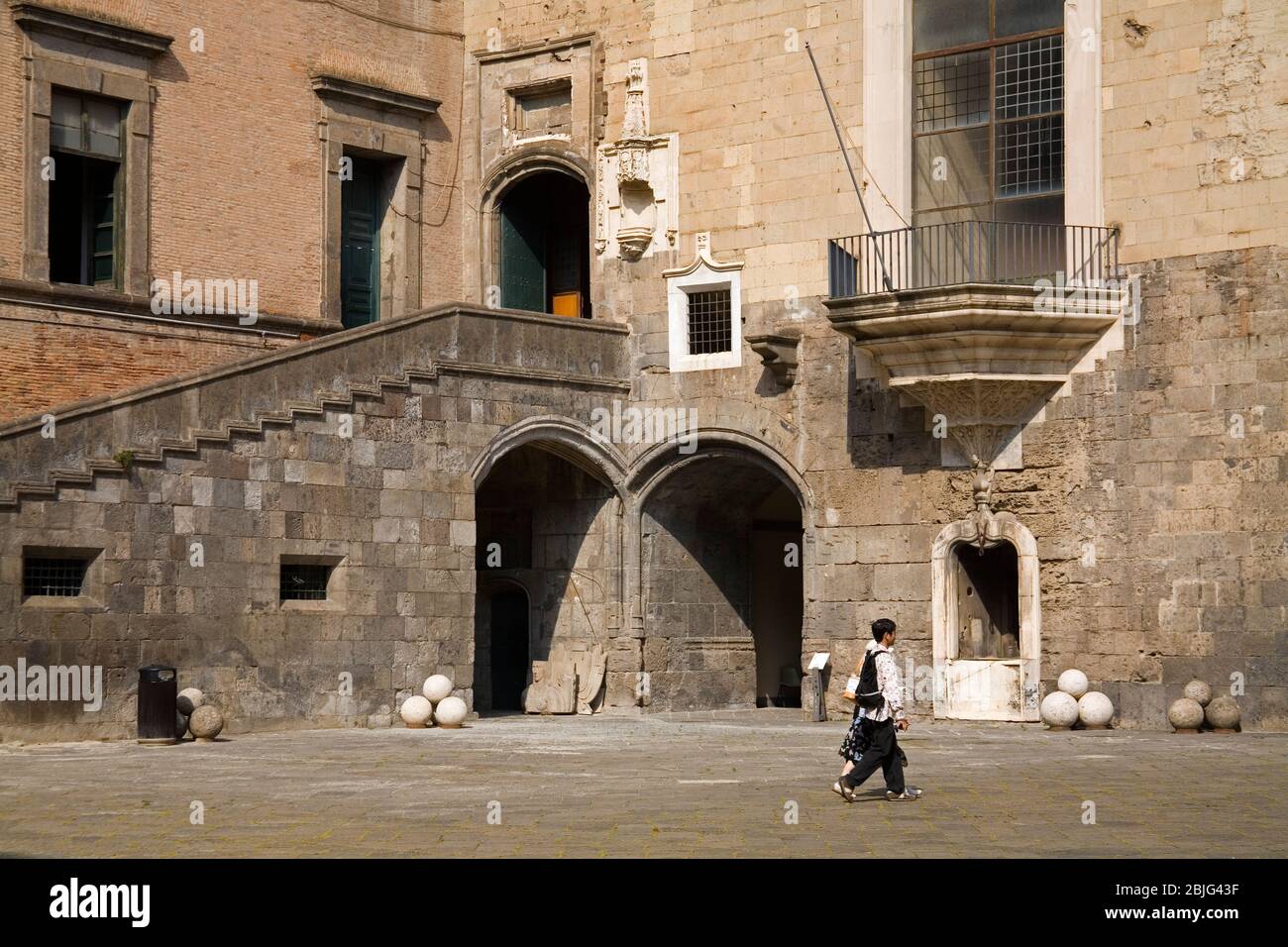 Castel nuovo courtyard hi-res stock photography and images - Alamy