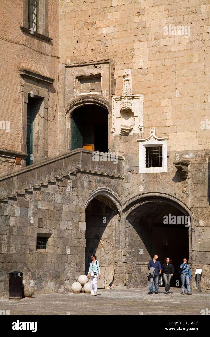 Castel nuovo courtyard hi-res stock photography and images - Alamy