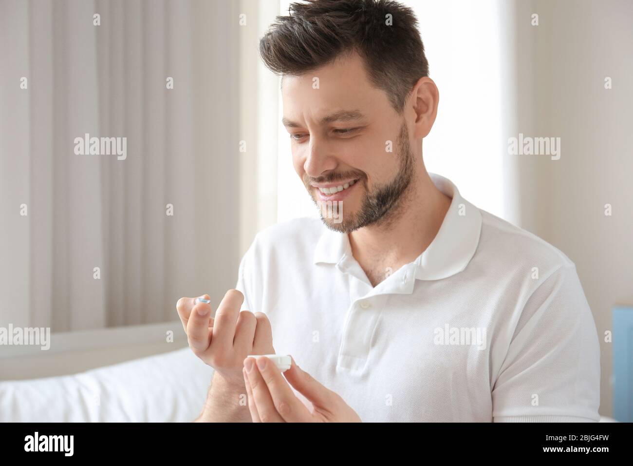 Contact lenses bed hi-res stock photography and images - Alamy