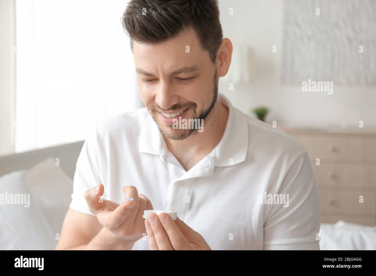 Contact lenses bed hi-res stock photography and images - Alamy