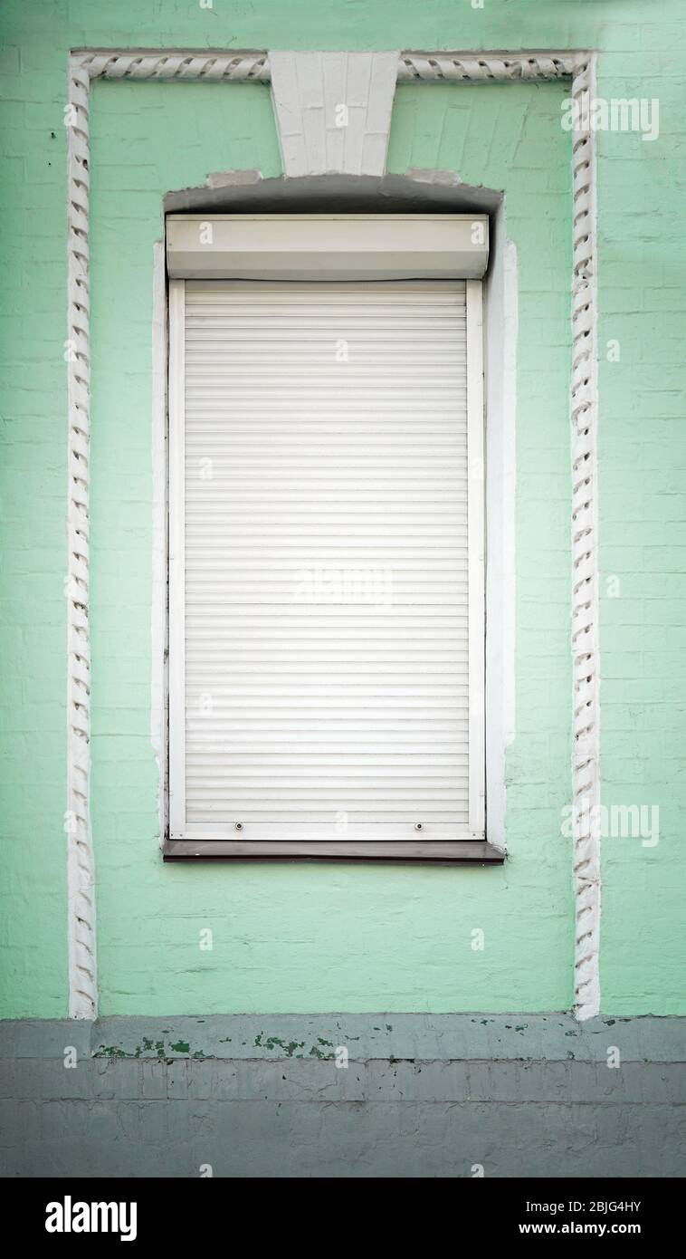 Automatic window shades hi-res stock photography and images - Alamy
