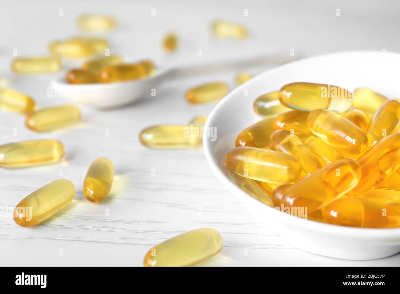 Fish oil tablet plate hi-res stock photography and images - Alamy