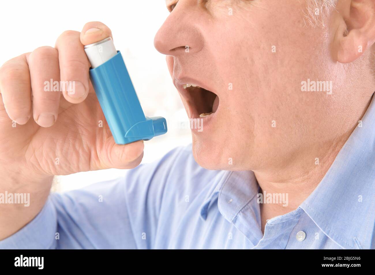 Elderly man using inhaler, closeup Stock Photo - Alamy