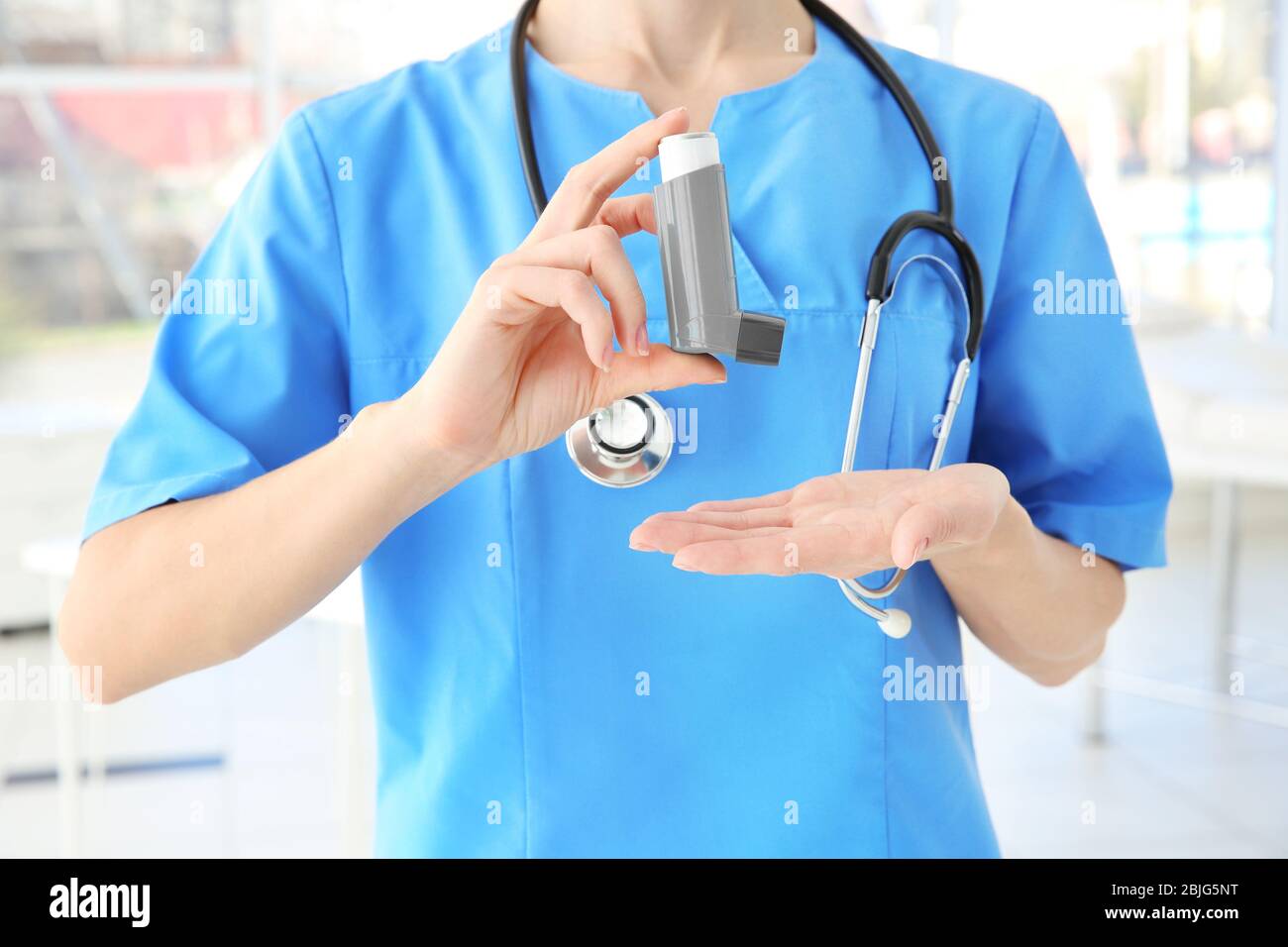 Young doctor holding asthma inhaler in clinic Stock Photo - Alamy