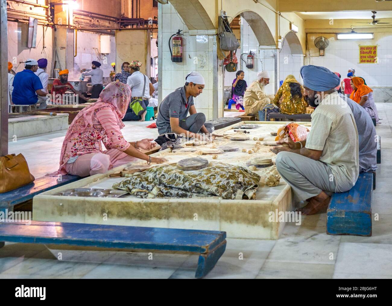 Kitchen langar in sikh gurdwara hi-res stock photography and images - Alamy