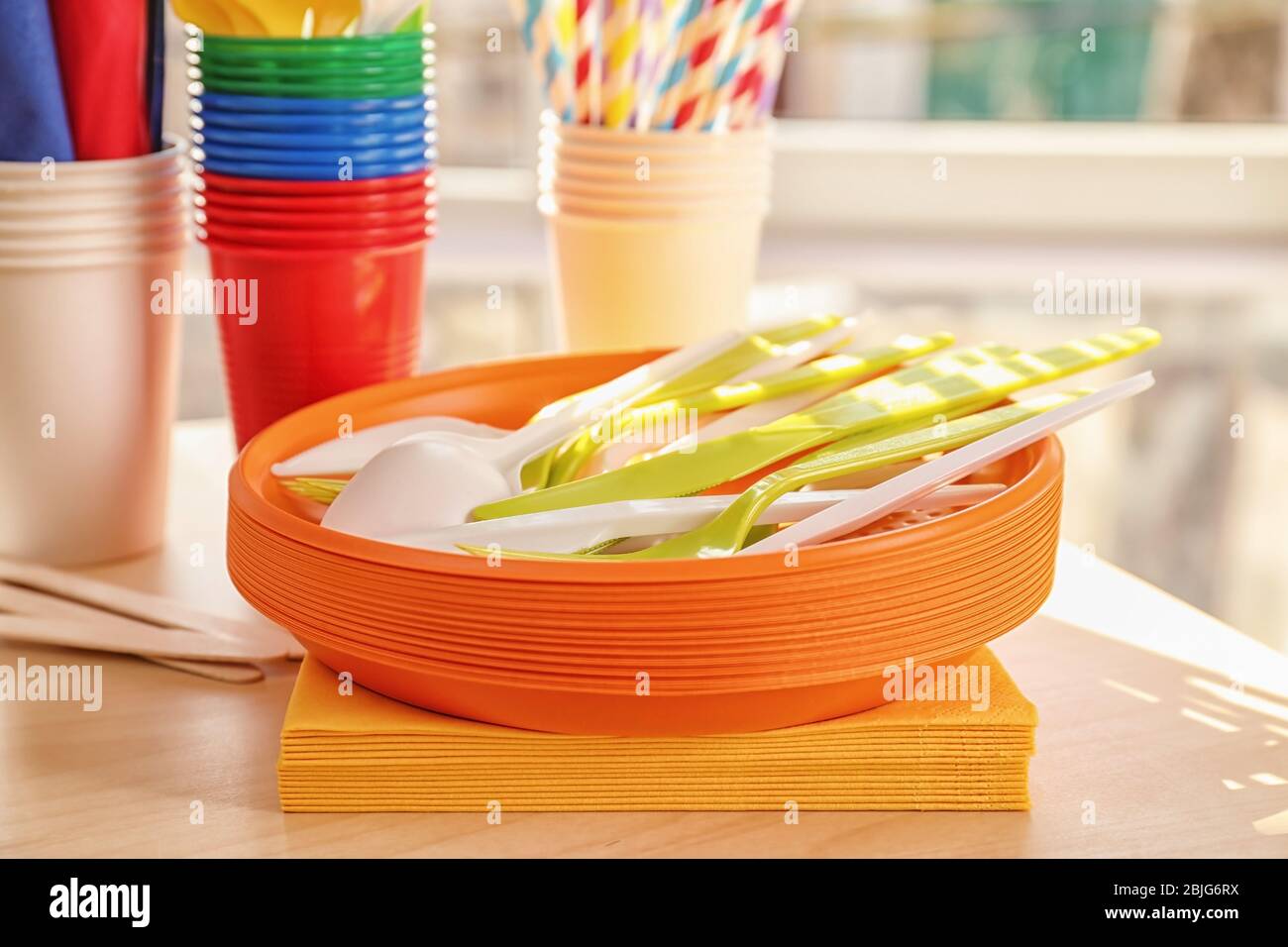 Colorful plastic ware for picnic on table Stock Photo - Alamy
