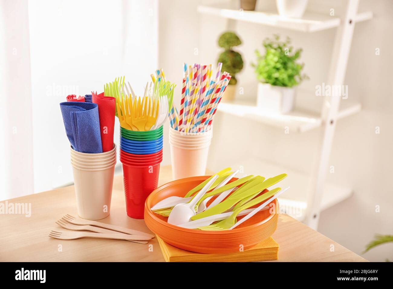 Colorful plastic ware for picnic on table Stock Photo - Alamy