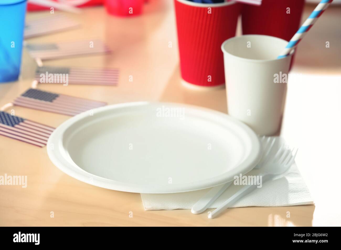 Table setting with plastic ware for summer picnic Stock Photo - Alamy