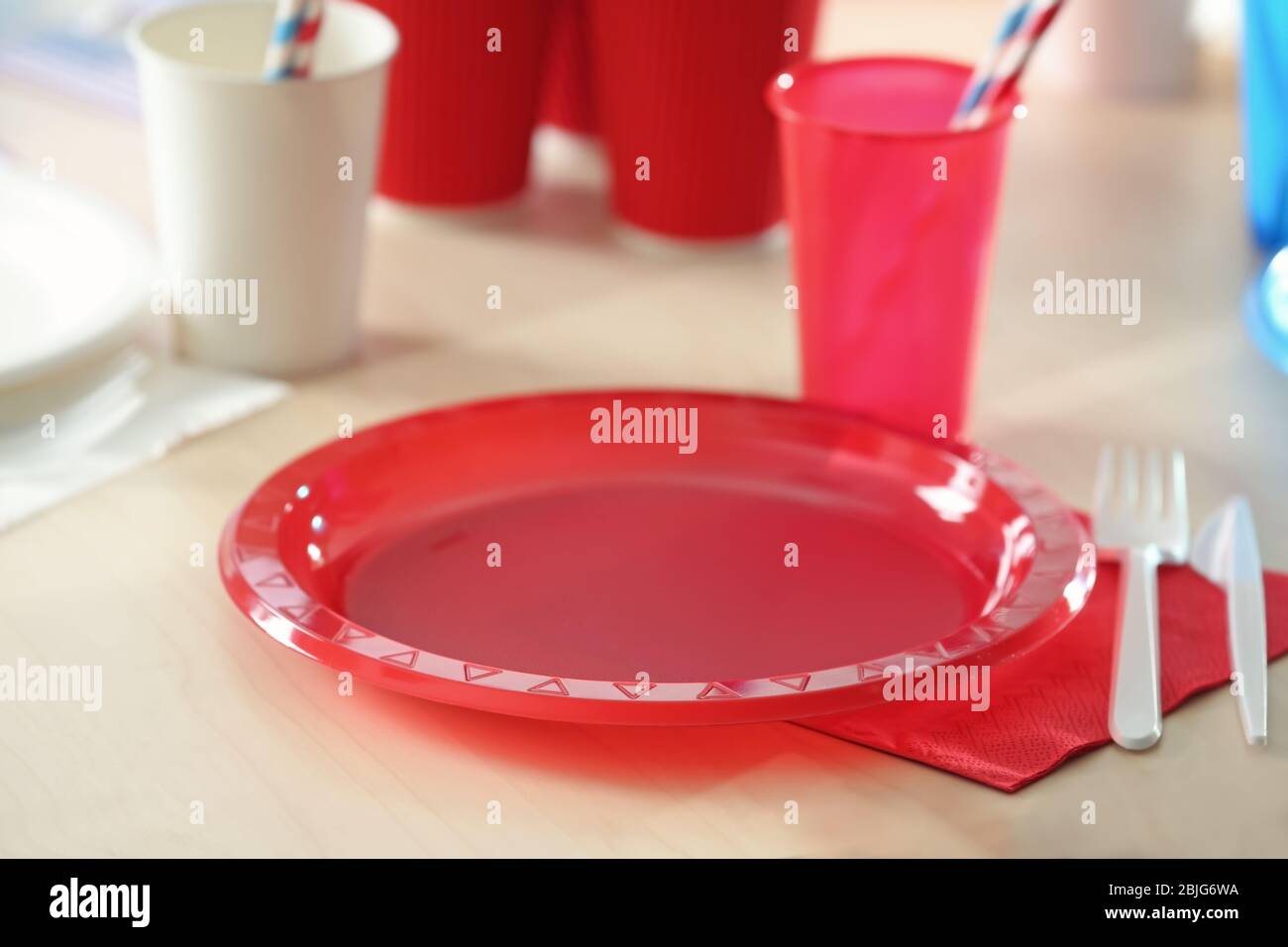 Table setting with plastic ware for summer picnic Stock Photo - Alamy