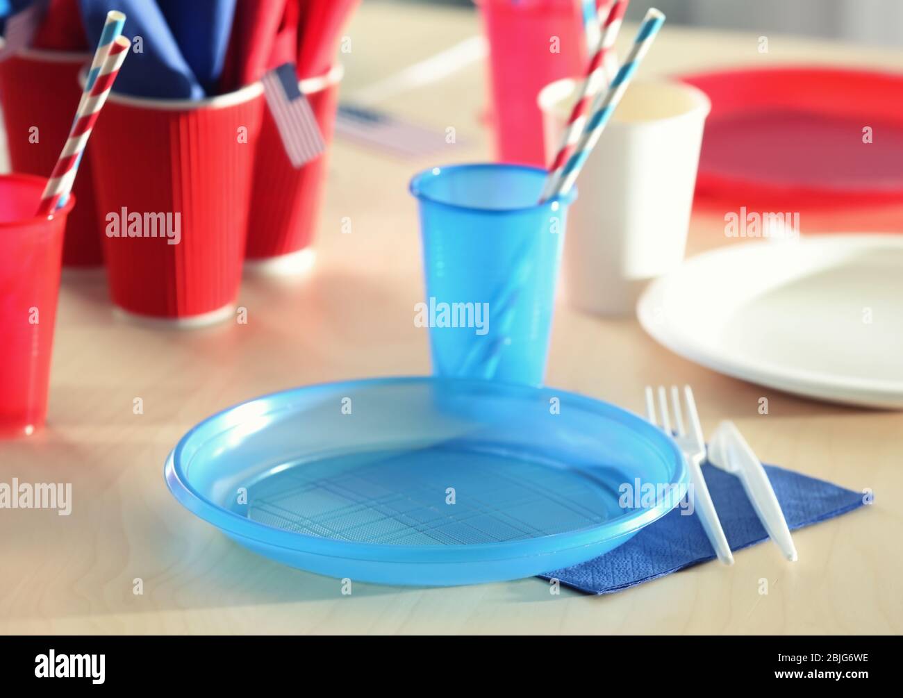 Plastic knife and fork, america hi-res stock photography and images - Alamy