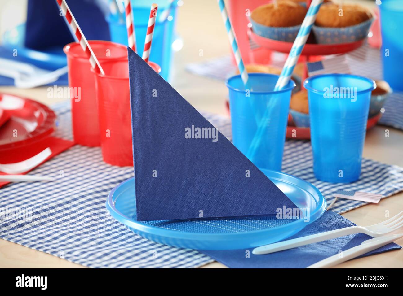 Table setting with plastic ware for summer picnic Stock Photo - Alamy