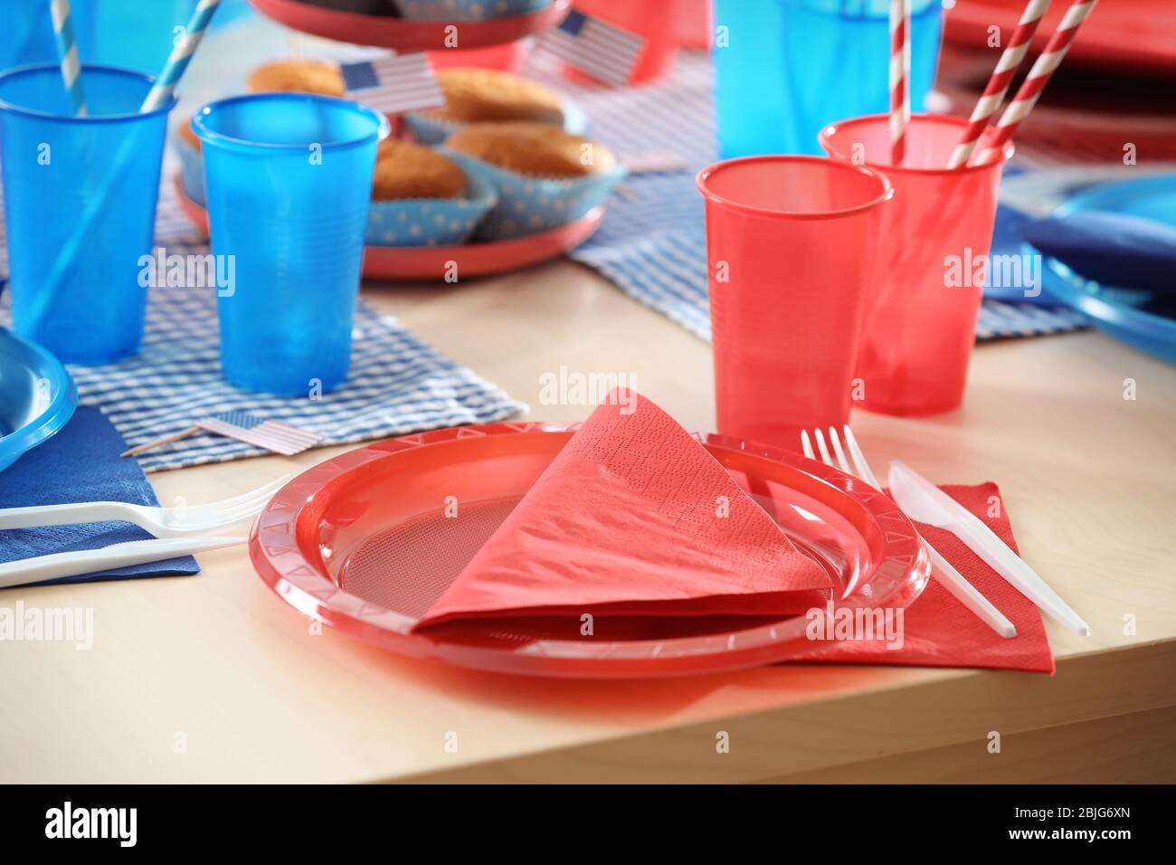 Plastic knife and fork, america hi-res stock photography and images - Alamy