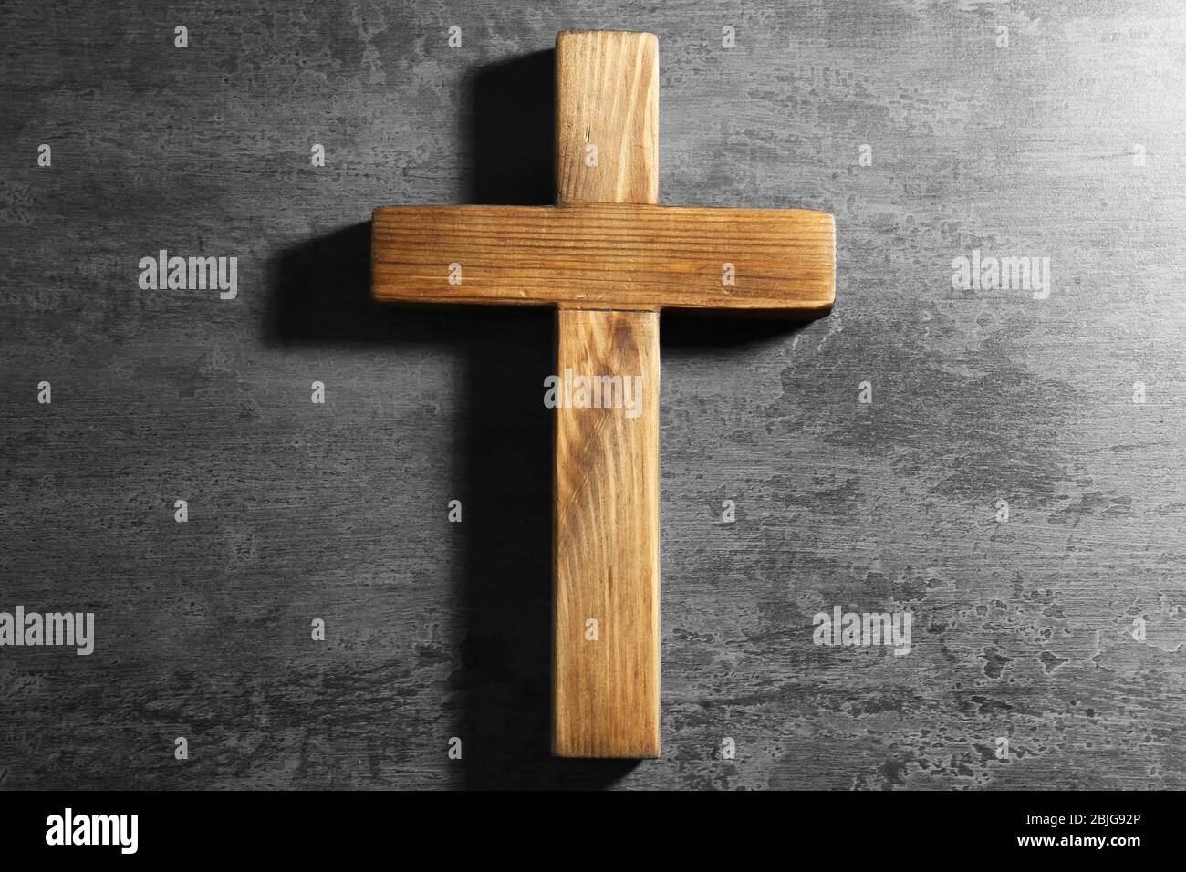 Wooden cross on gray background Stock Photo - Alamy