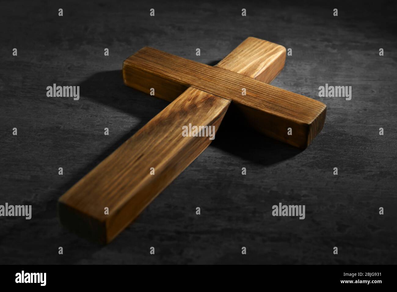 Wooden cross on gray background Stock Photo - Alamy