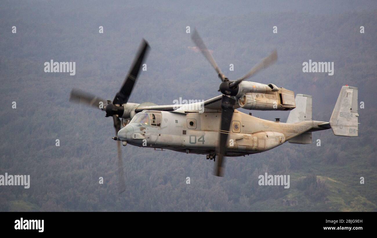 U.S. Marines with Marine Medium Tiltrotor Squadron 268 (VMM-268) with ...