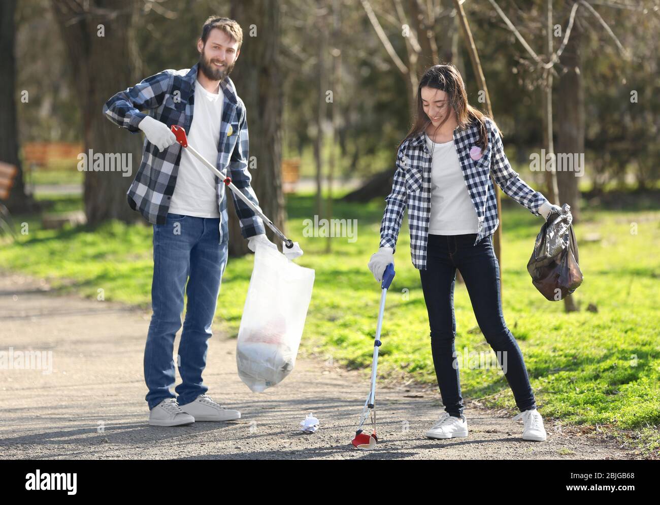 People picking trash street hi-res stock photography and images - Alamy