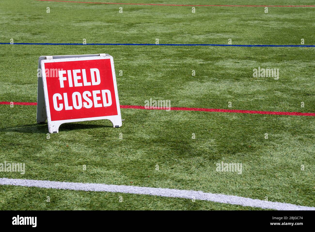 Field closed sign hi-res stock photography and images - Alamy