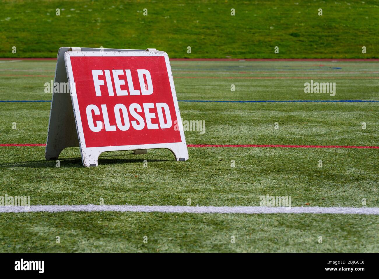 Field closed sign hi-res stock photography and images - Alamy