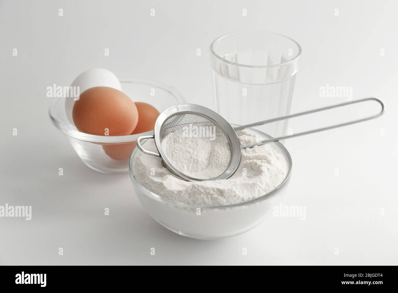 Flour water liquid hi-res stock photography and images - Alamy