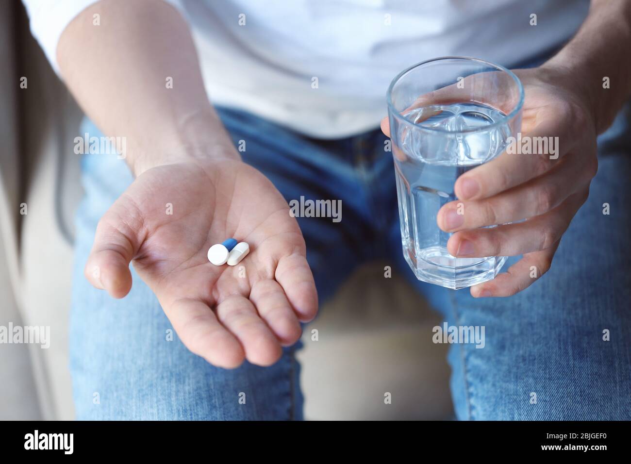 Male doctor hands pills glass hi-res stock photography and images - Alamy