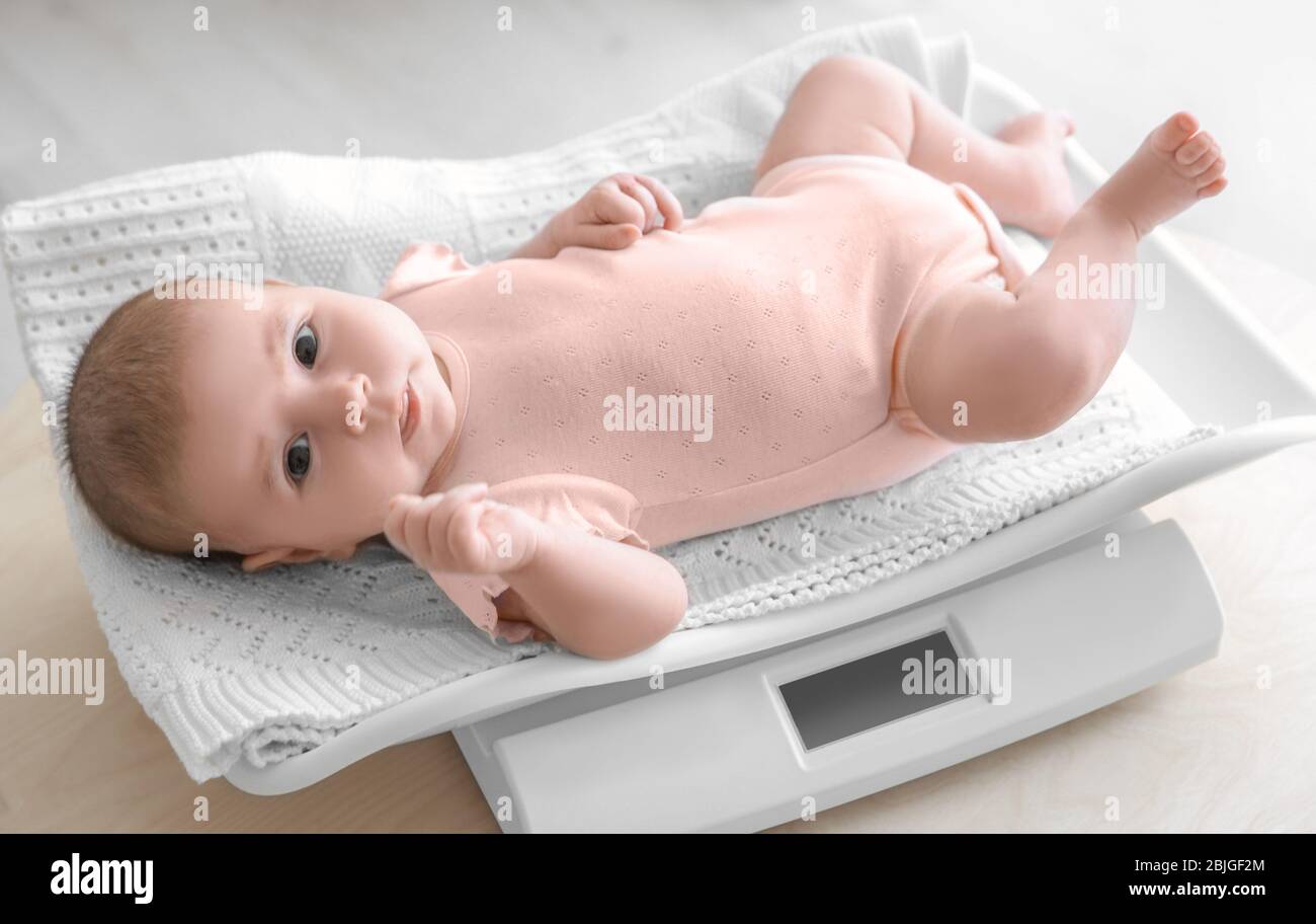 Toddler scale clinic hi-res stock photography and images - Alamy