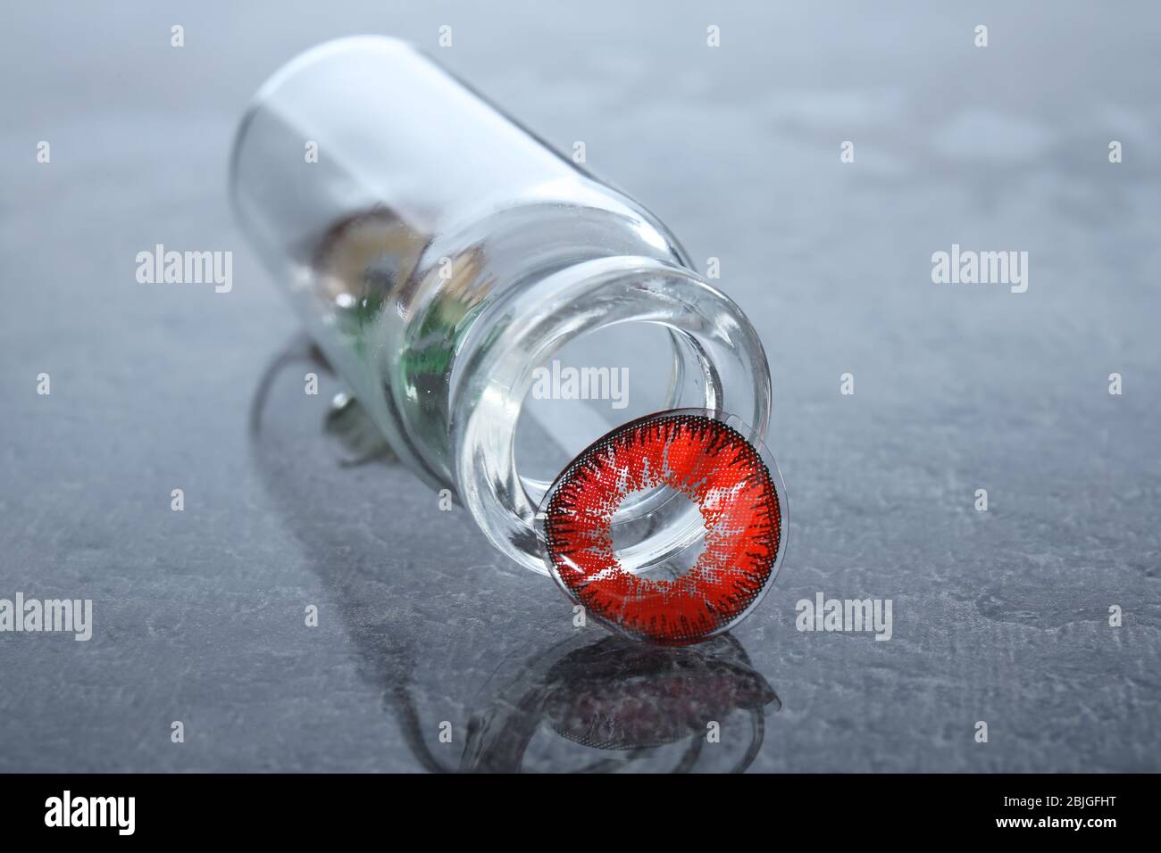 Bottle optics hi-res stock photography and images - Alamy