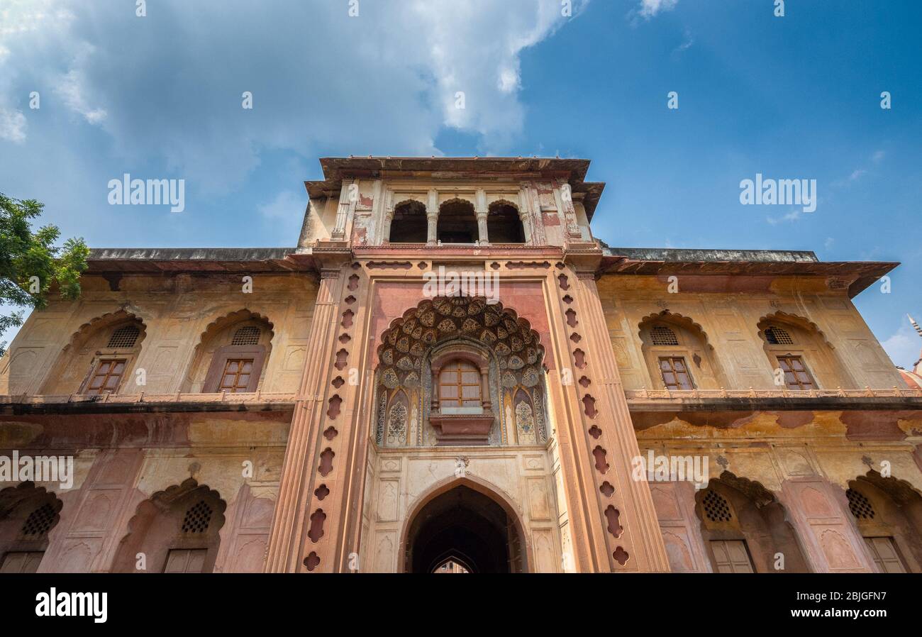 Entrance gate to the main building of Safdarjung's Tomb, Mughal style ...