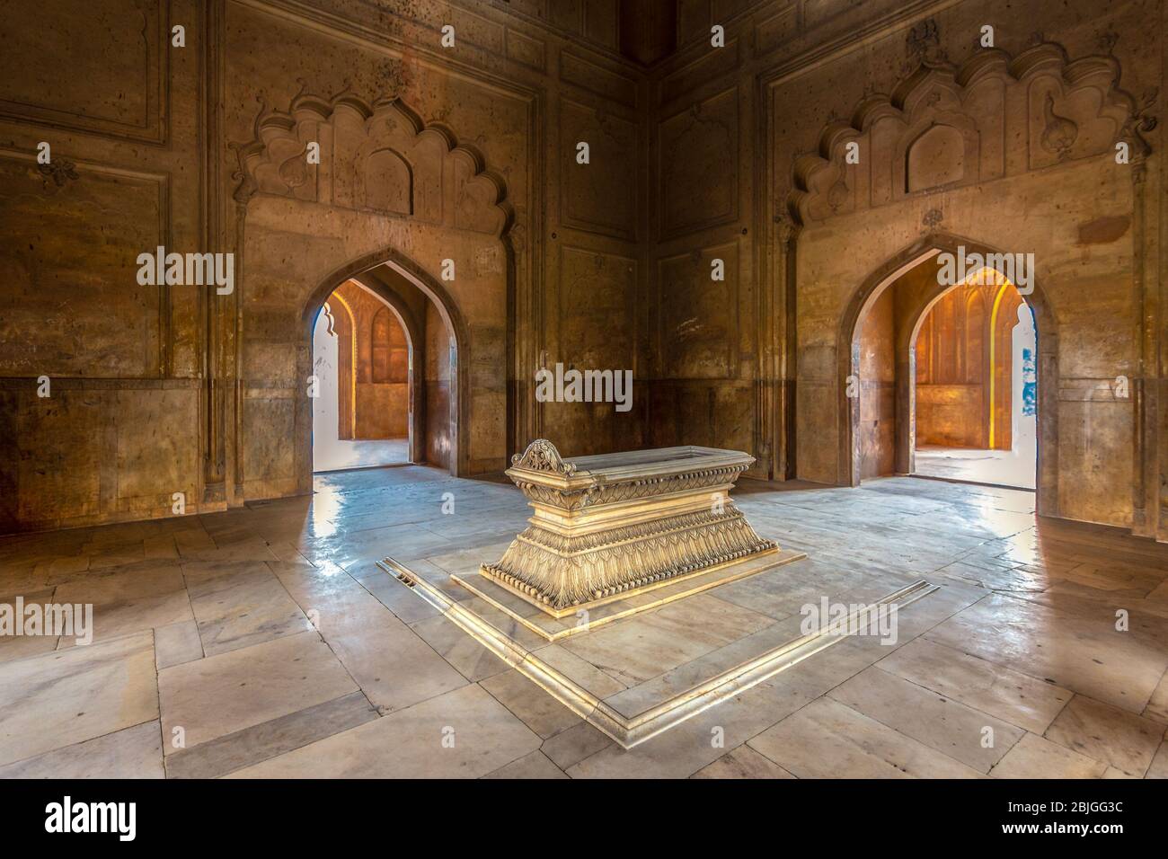 Grave of Safdarjung at Safdarjung's Tomb, Mughal style mausoleum built ...