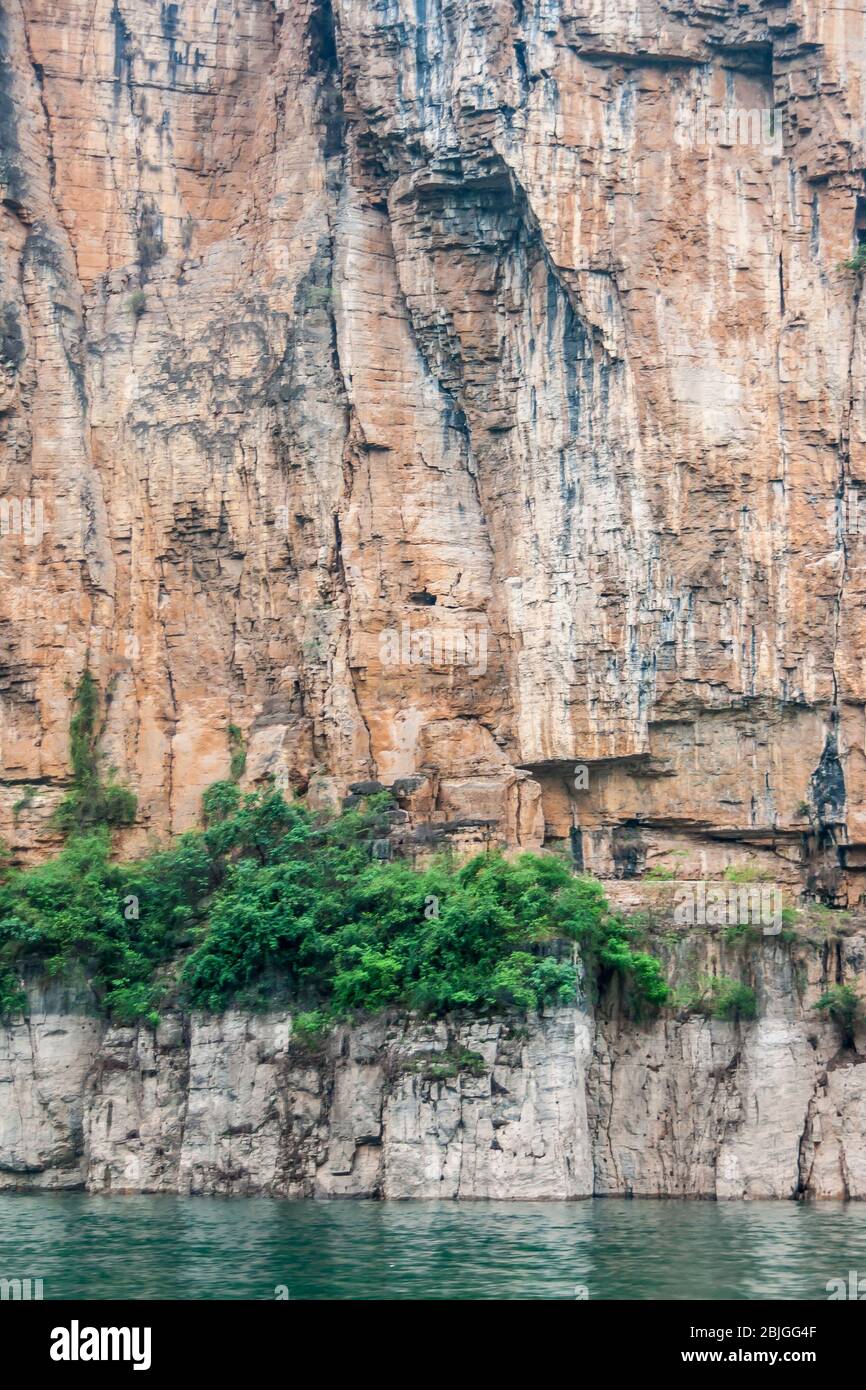Dragon gate gorge china hi-res stock photography and images - Alamy