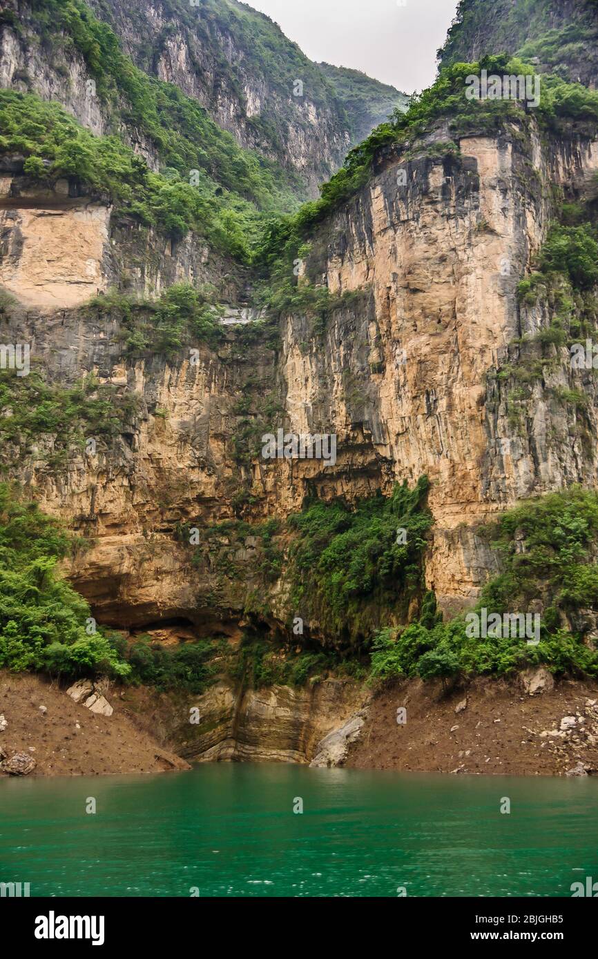 Dragon gate gorge china hi-res stock photography and images - Alamy