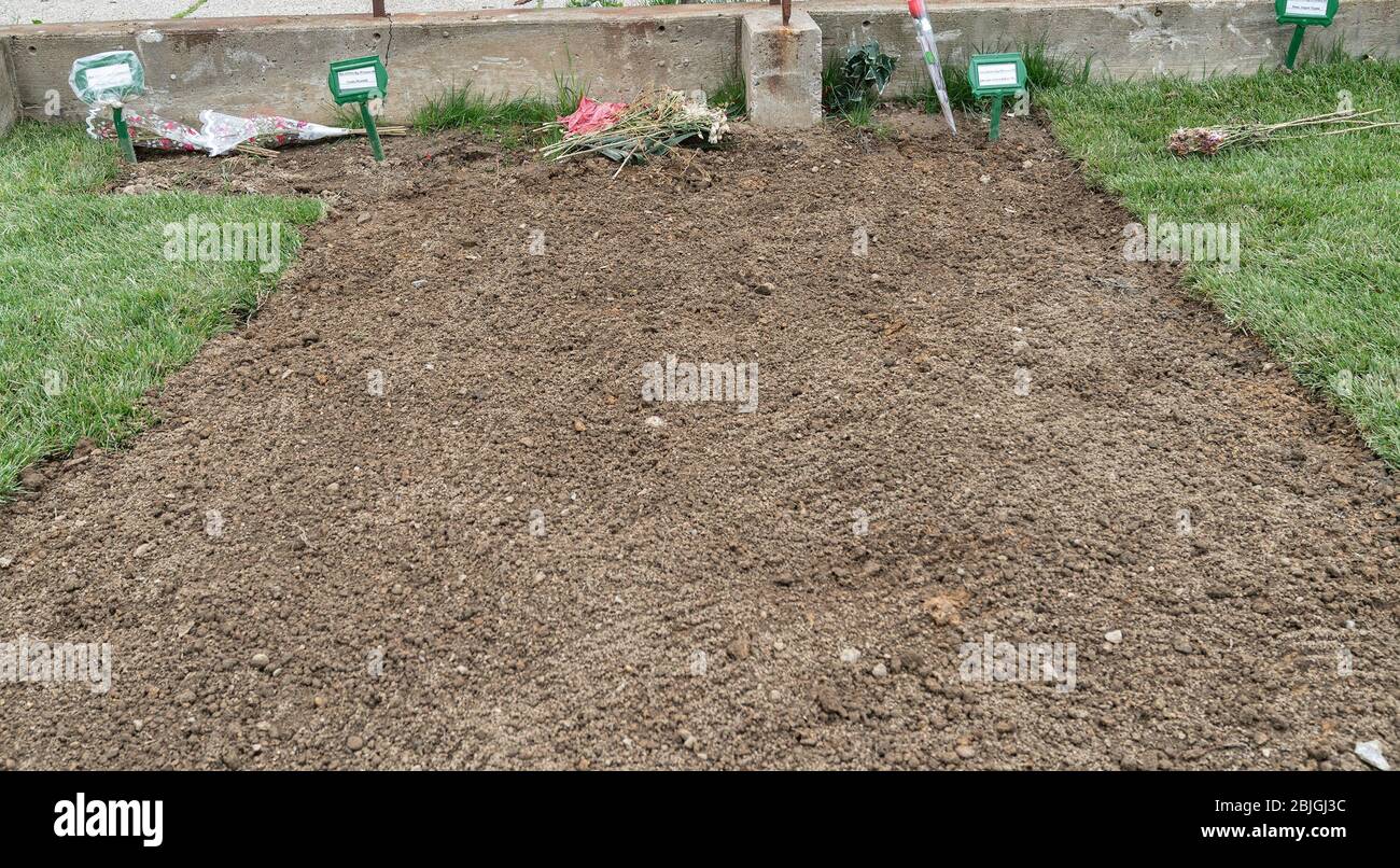 New York, United States. 29th Apr, 2020. View of fresh gravesite on the ...
