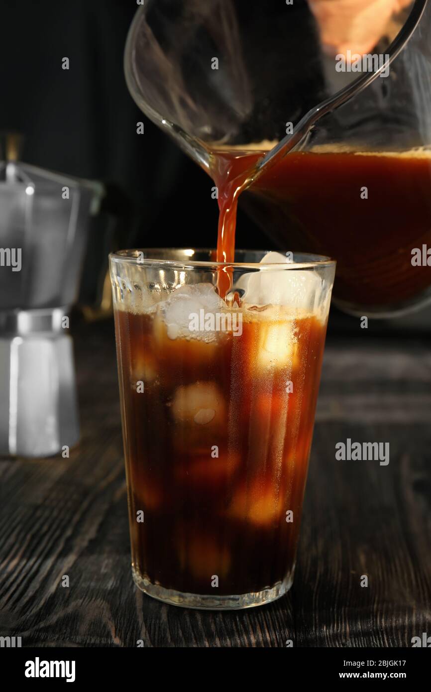 Pouring cold brew hi-res stock photography and images - Alamy