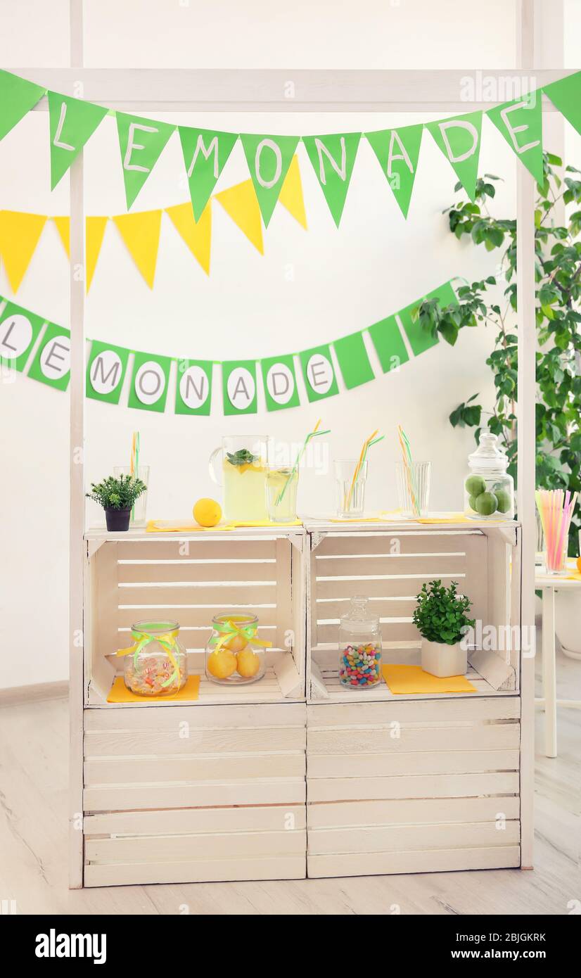 Lemonade stand indoors Stock Photo - Alamy
