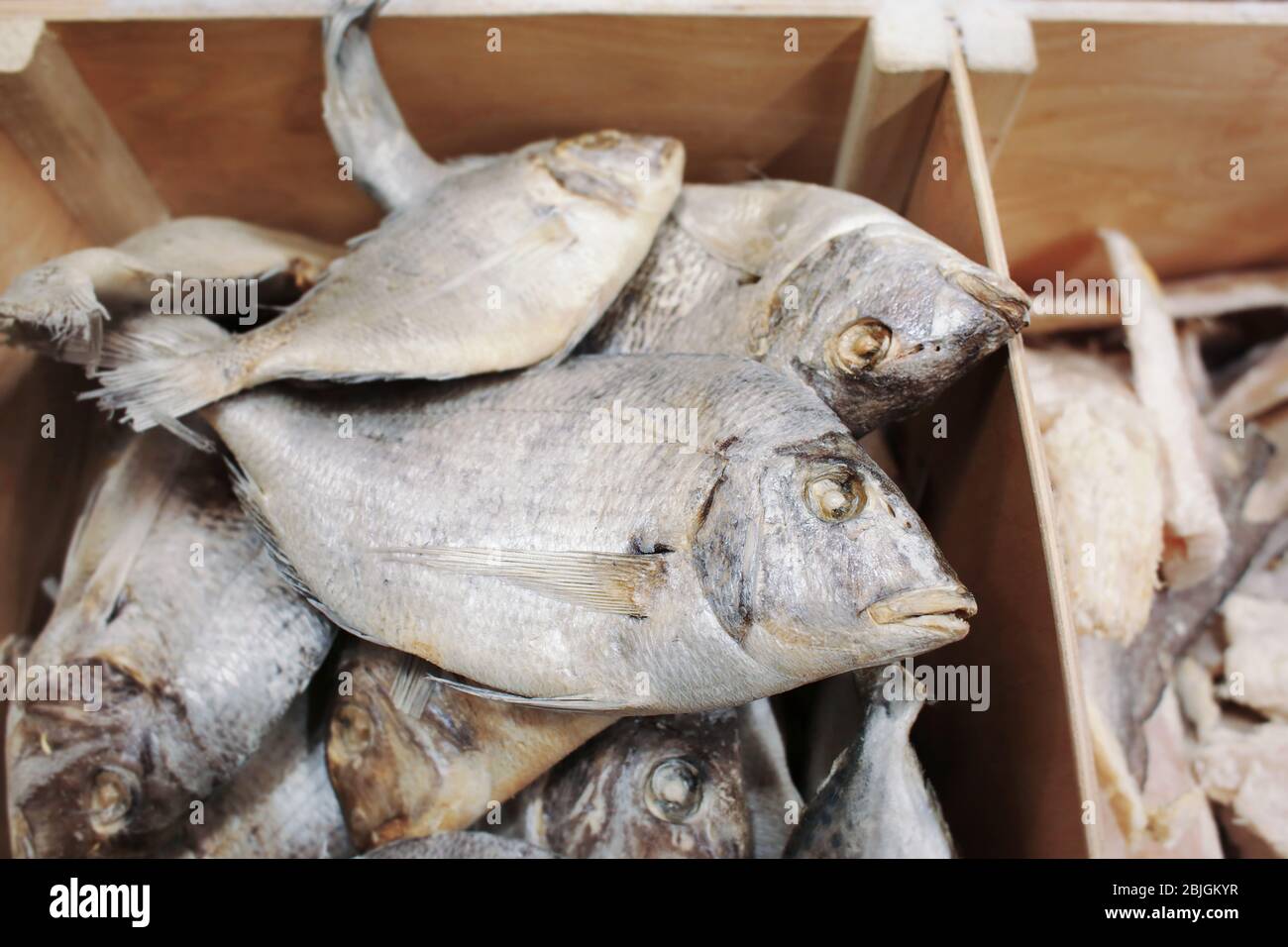 Frozen fish in supermarket Stock Photo - Alamy