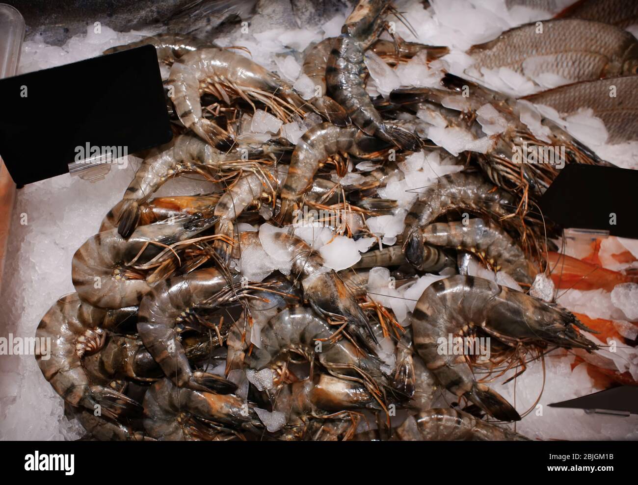 Fresh shrimps in supermarket hi-res stock photography and images - Alamy