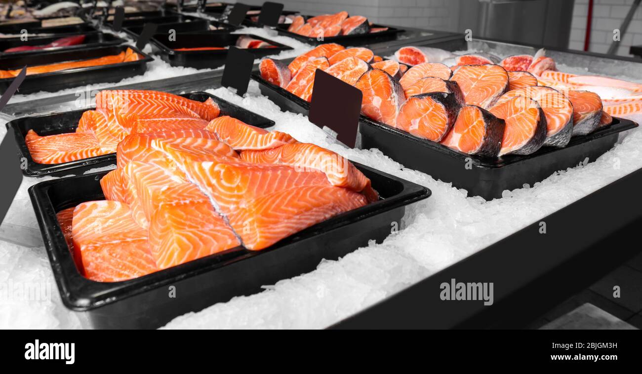 Fresh fish in supermarket Stock Photo - Alamy