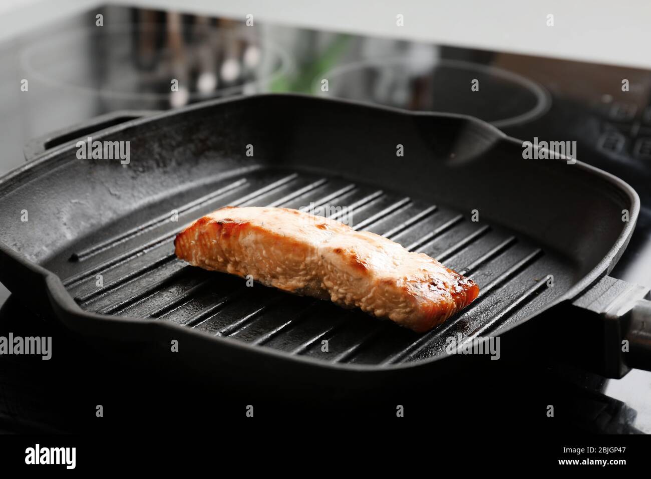 Induction grill hi-res stock photography and images - Alamy